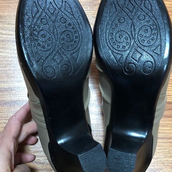 Judith | Shoes | Judith Tan Color Block Heel Mules S95 | Poshmark